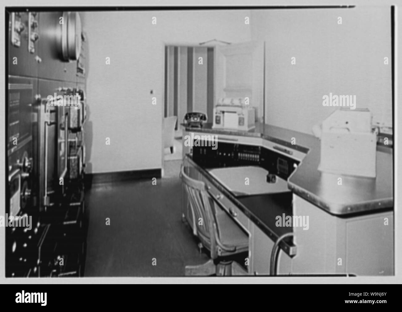 Bell telephone laboratory hi-res stock photography and images - Alamy