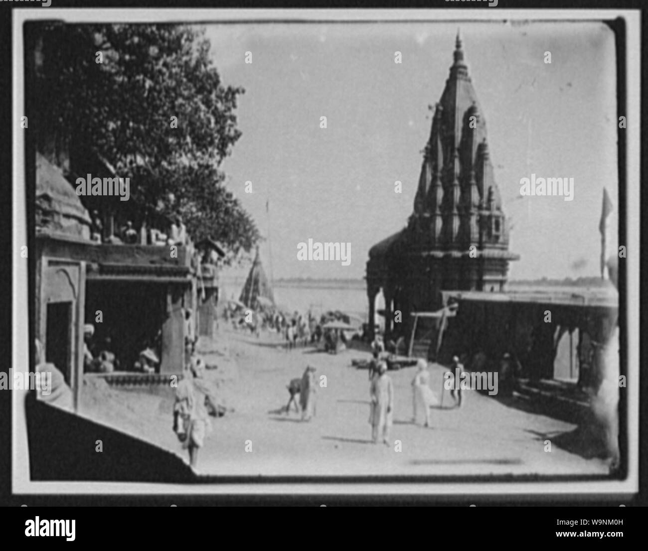 Hindu burning ghat Black and White Stock Photos & Images - Alamy