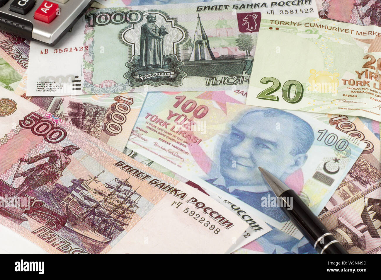 Yen sign dollar sign english hi-res stock photography and images - Alamy