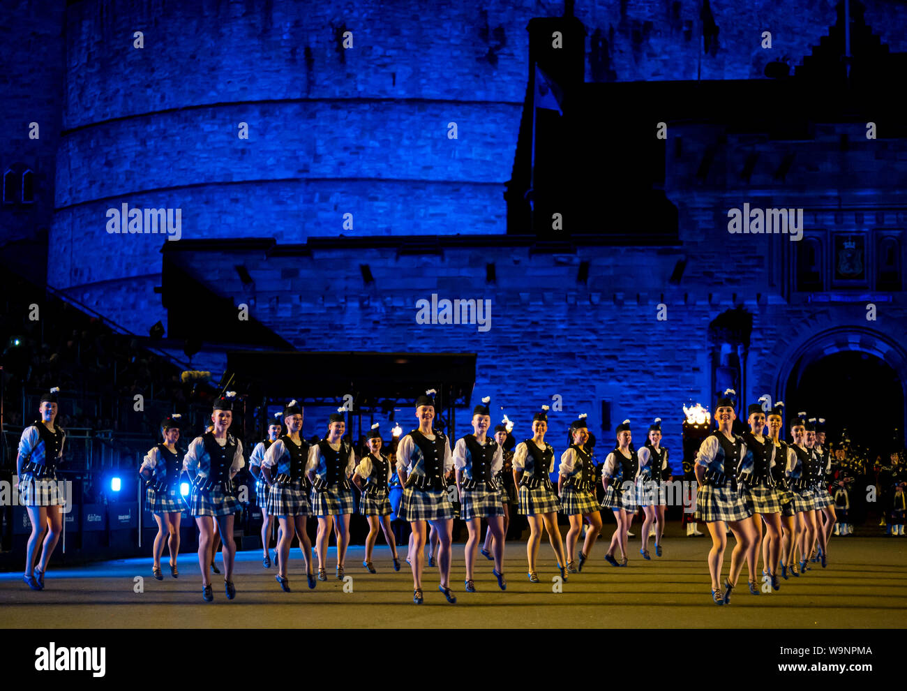 Highland dancers perform at edinburgh castle hi-res stock photography ...