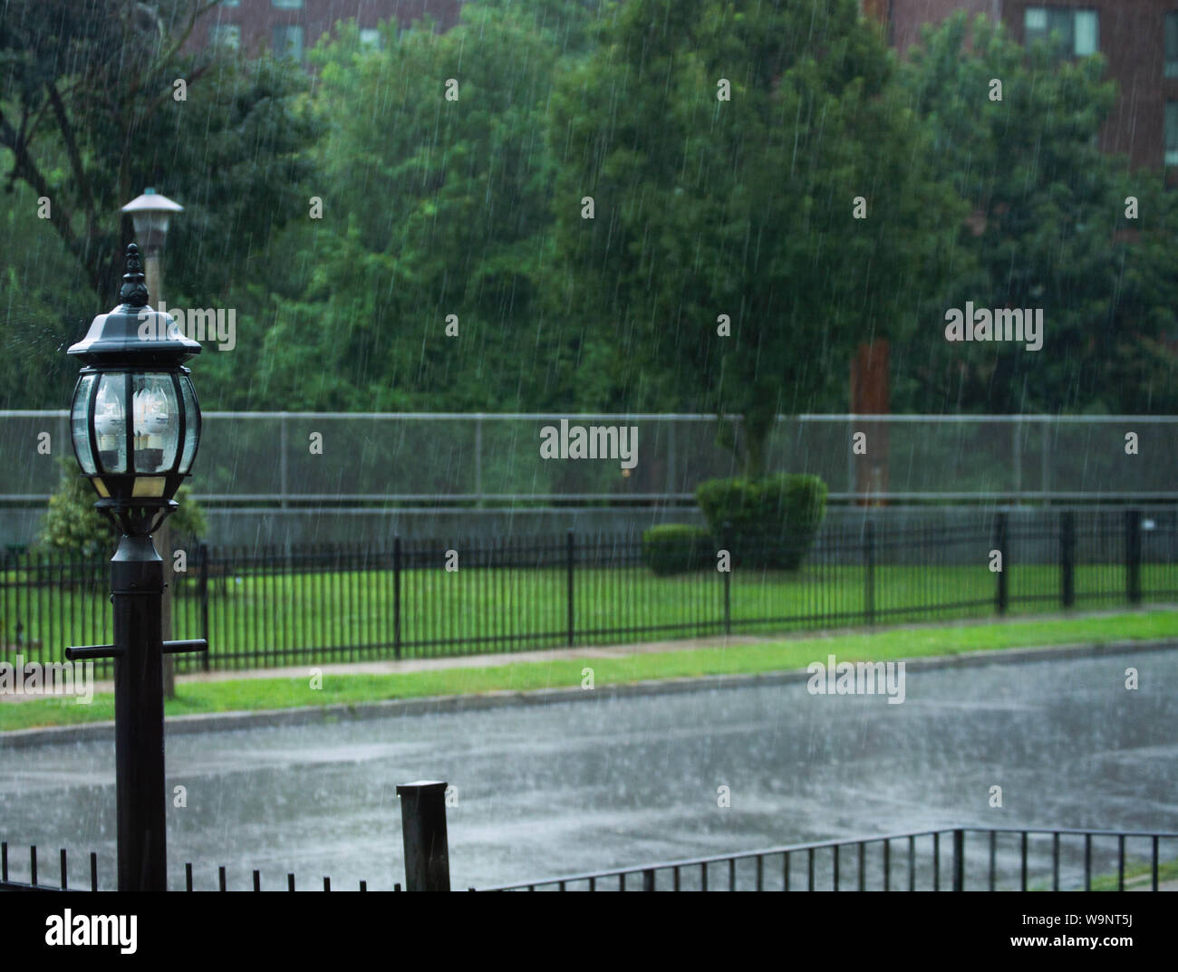 Windy weather buildings hi-res stock photography and images - Alamy