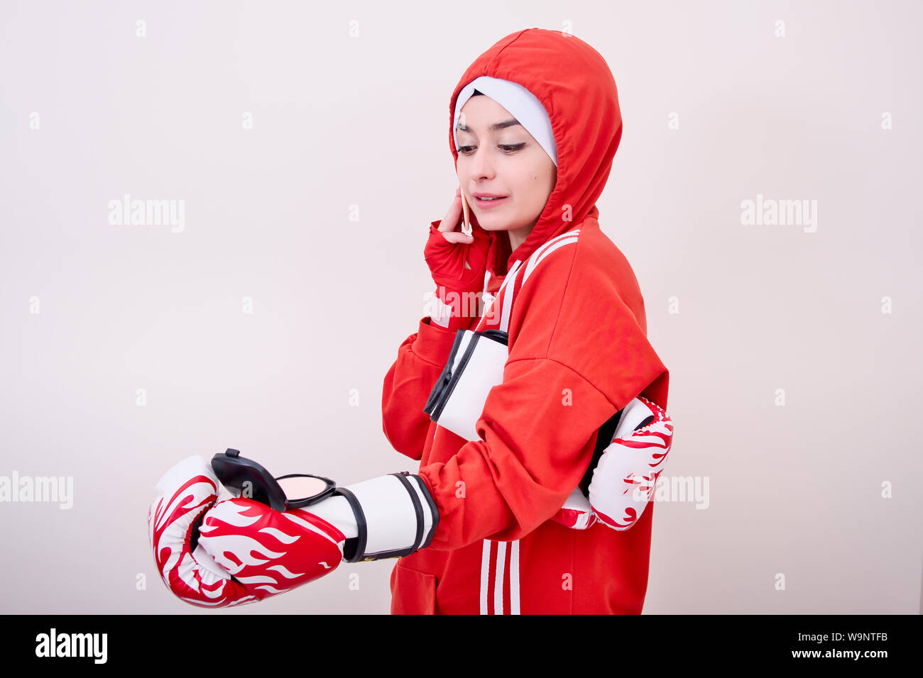 Female boxer hijab hi-res stock photography and images - Alamy