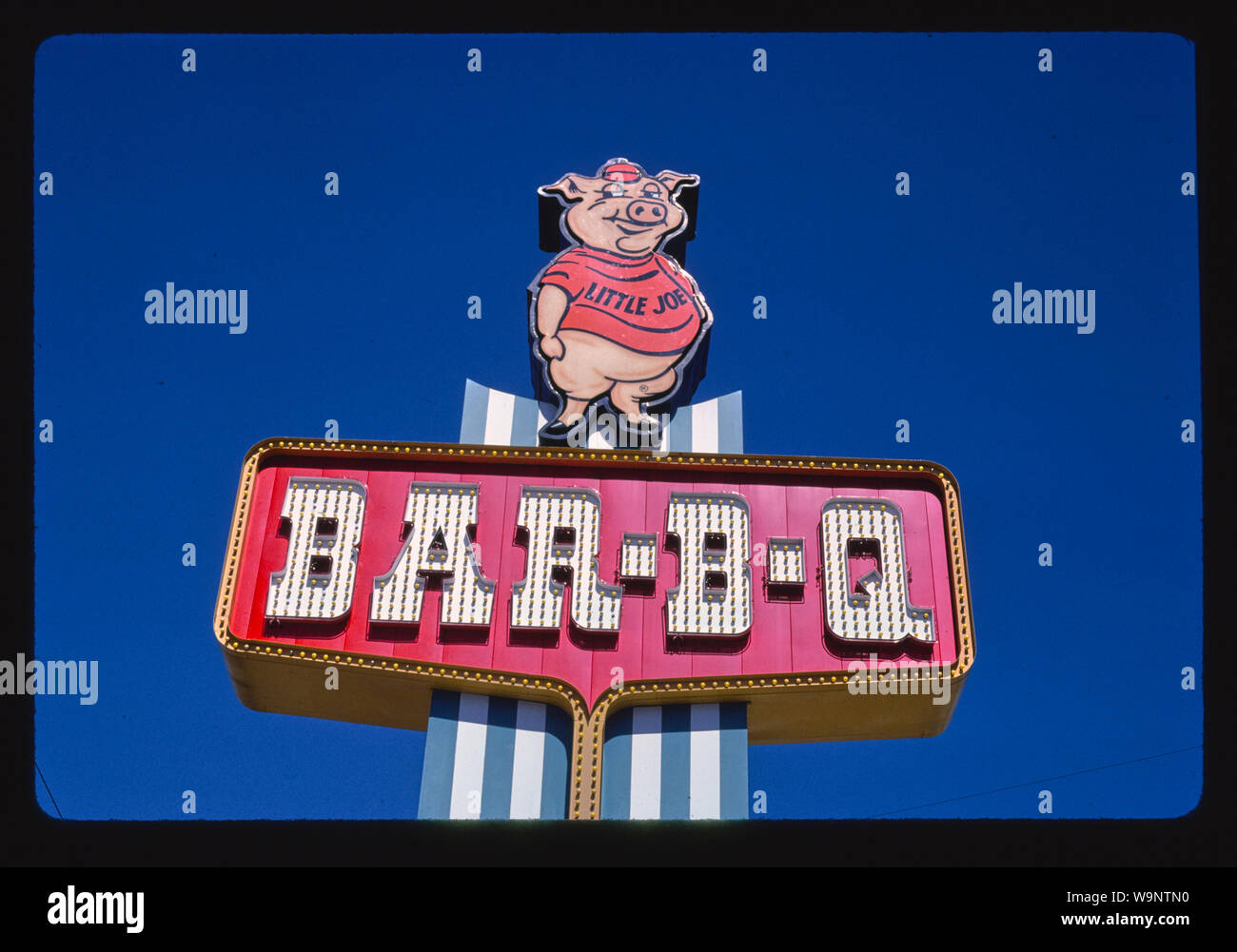 Bessingers bar b q sign hi-res stock photography and images - Alamy