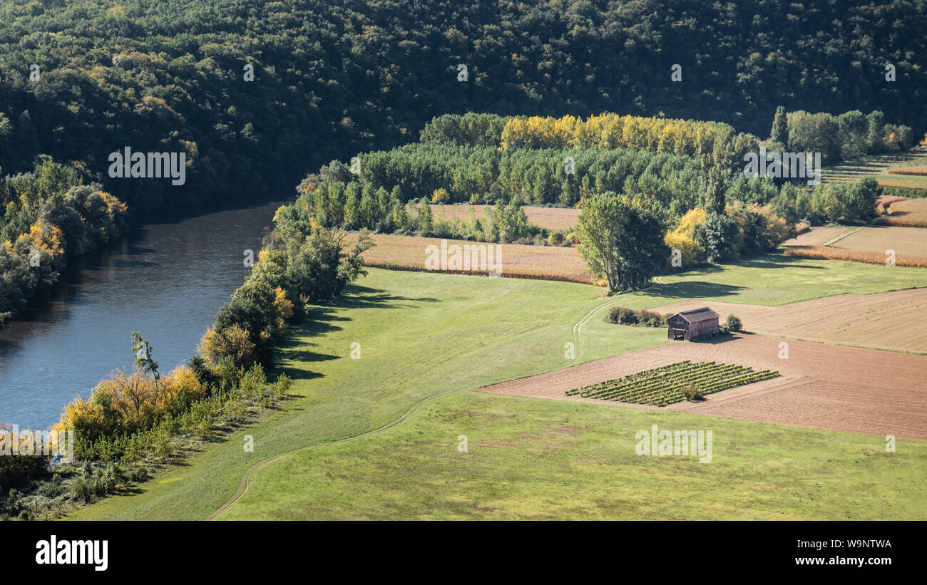 Farms along the Dordogne River in the Perigord region of France Stock ...
