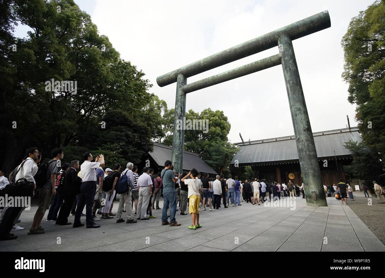 Tokyo, Japan. 15th Aug 2019. People visit the war-linked Yasukuni ...