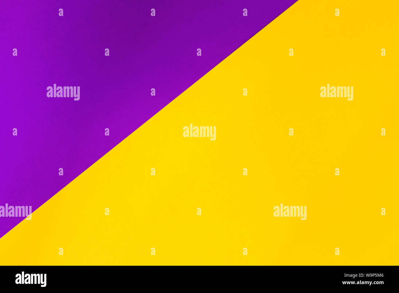 Minimalistic line art paper hi-res stock photography and images - Alamy