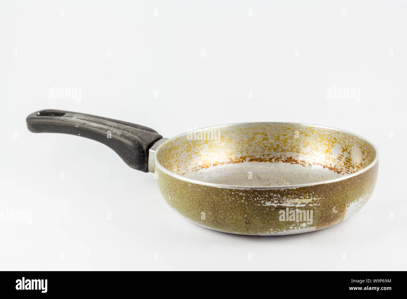 Dirty old frying pan. Isolated on white background Stock Photo - Alamy