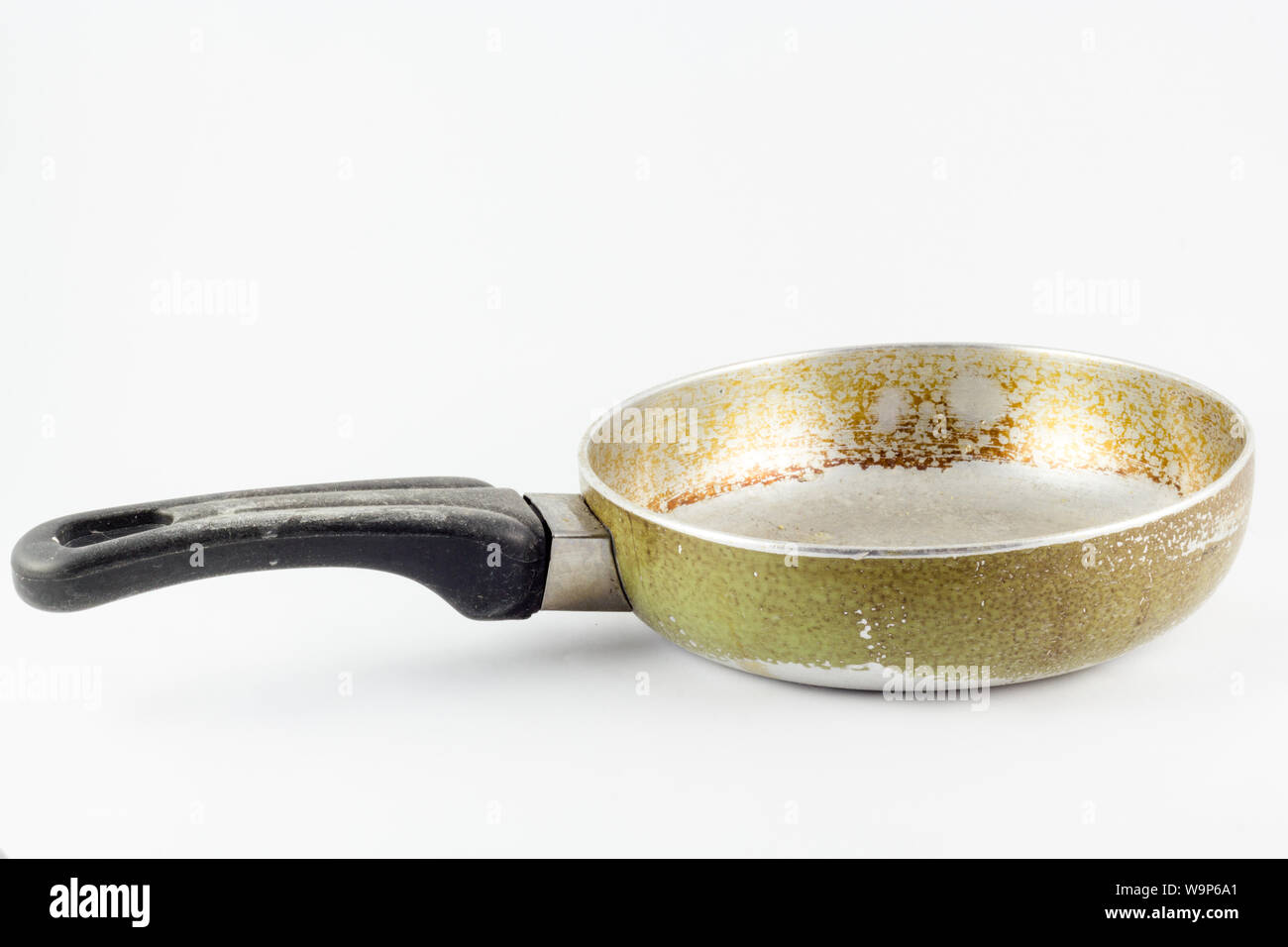 Dirty old frying pan. Isolated on white background Stock Photo - Alamy