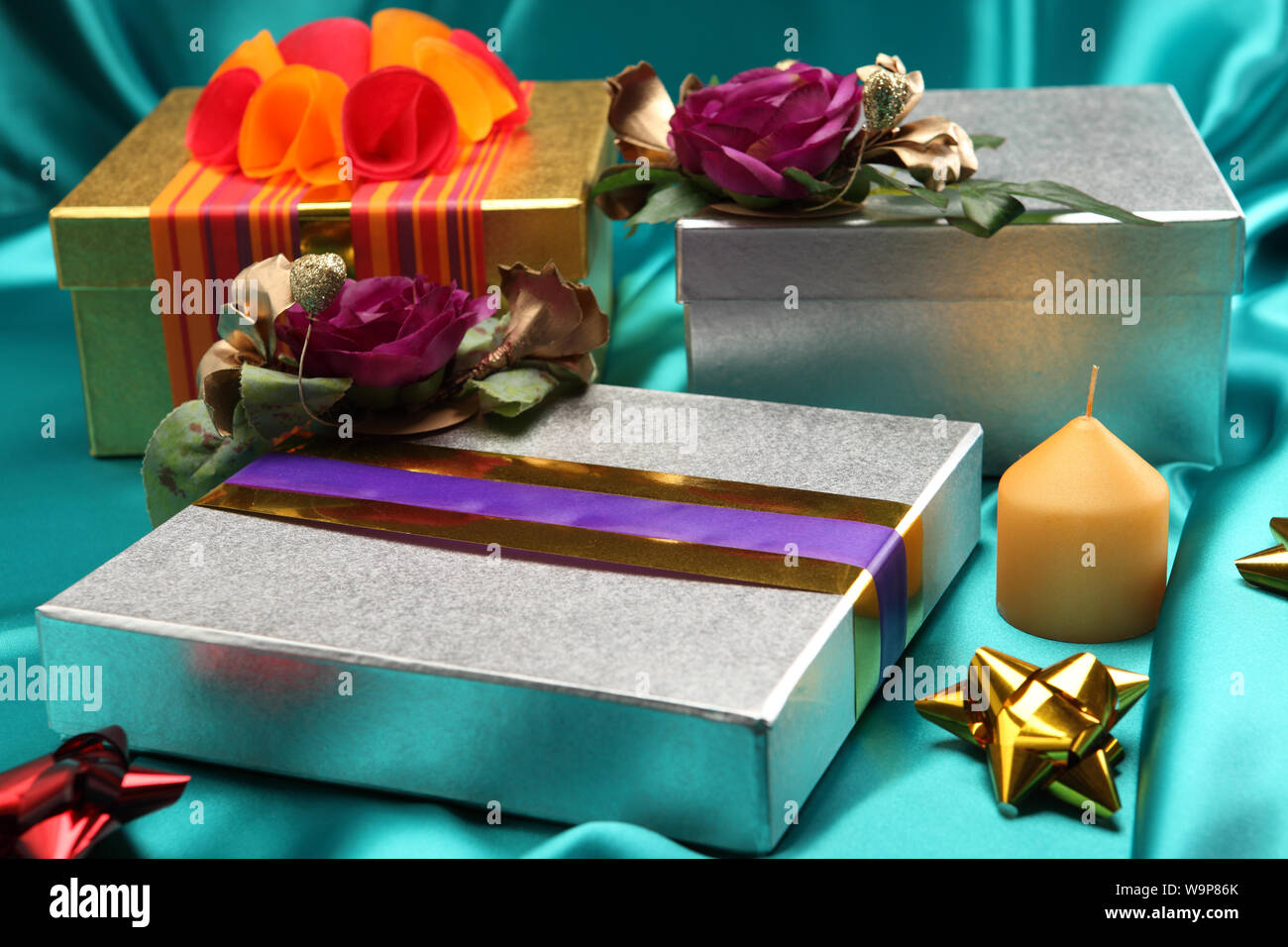 Medium gift boxes hi-res stock photography and images - Alamy