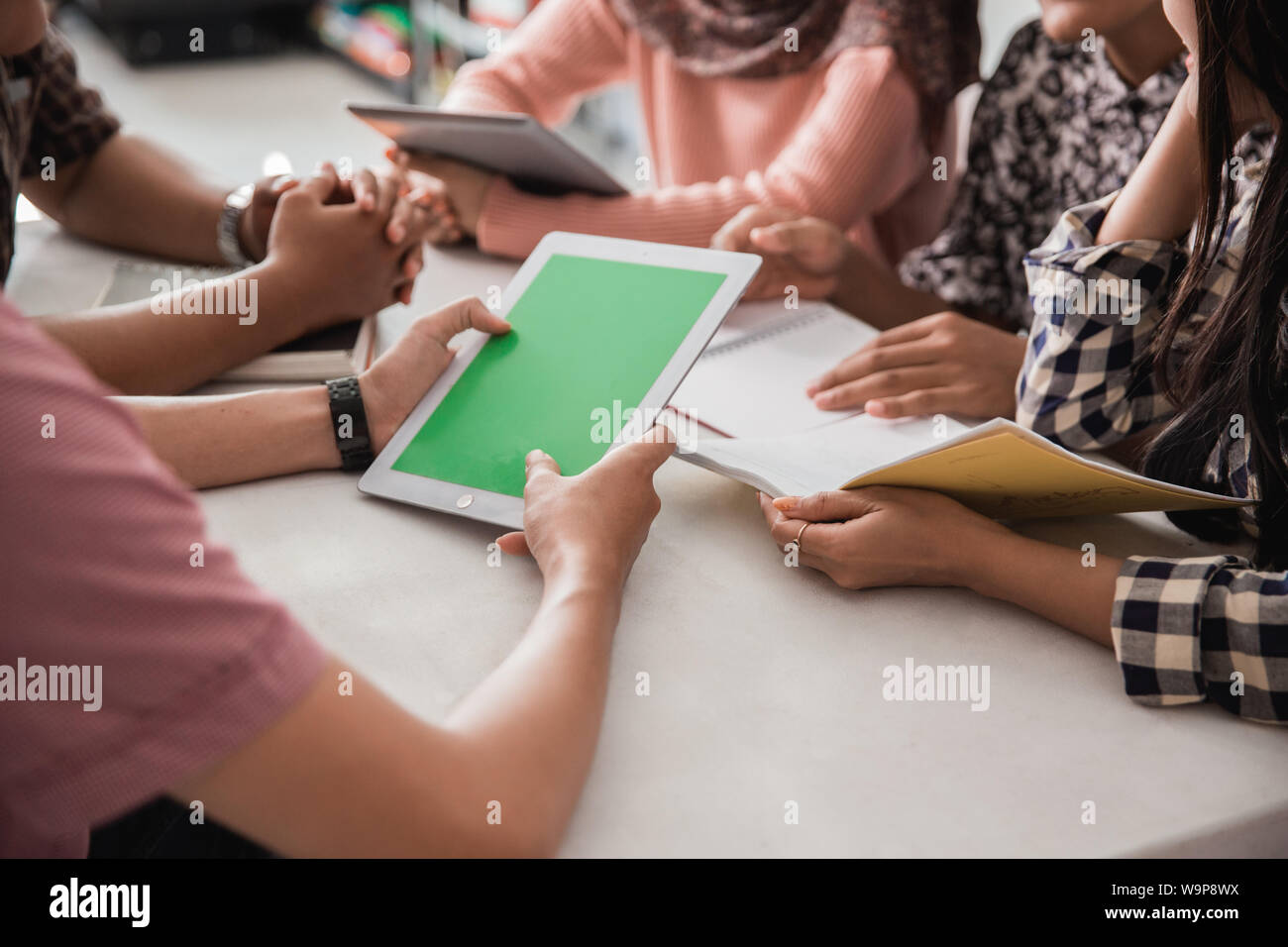 Portrait of Asian college students studying Stock Photo - Alamy