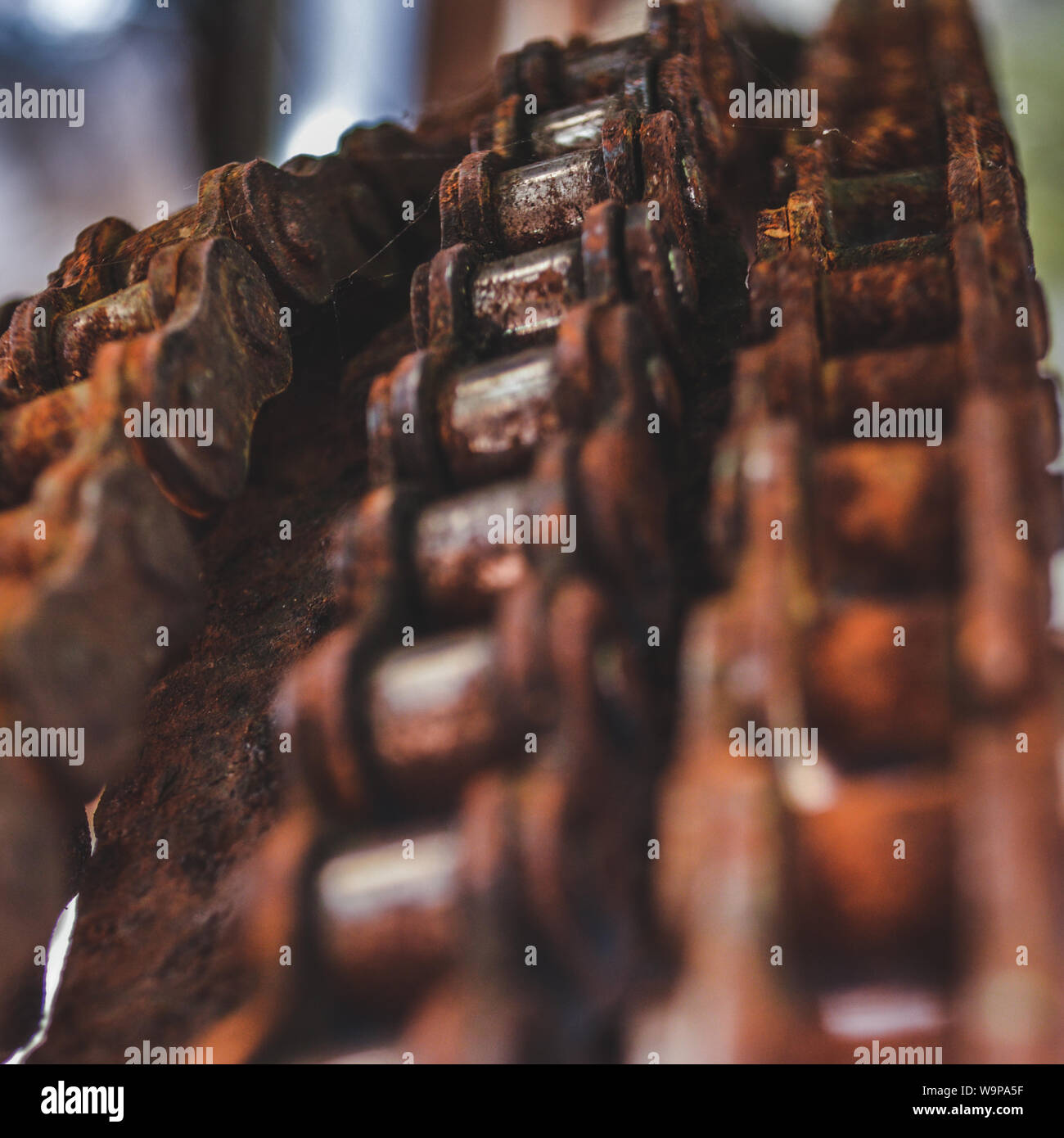 Old rustic chains hi-res stock photography and images - Alamy