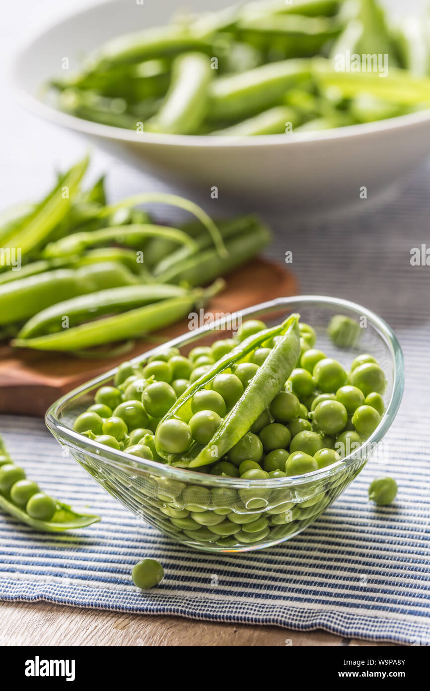 Fresh green peas pea hi-res stock photography and images - Alamy