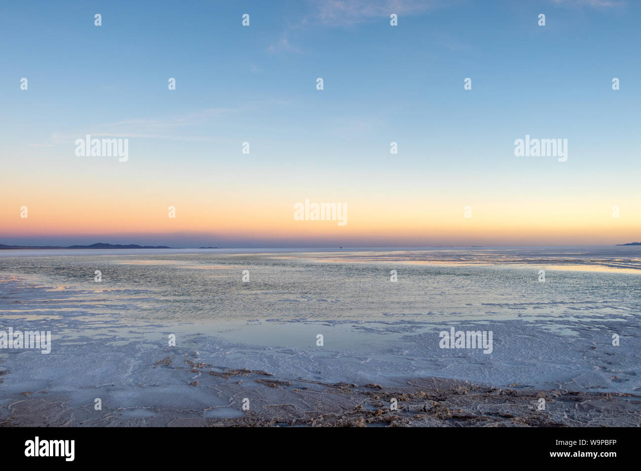 Sunset at Salar de Uyuni, Uyuni Salt Flats in Bolivia, the incredible ...