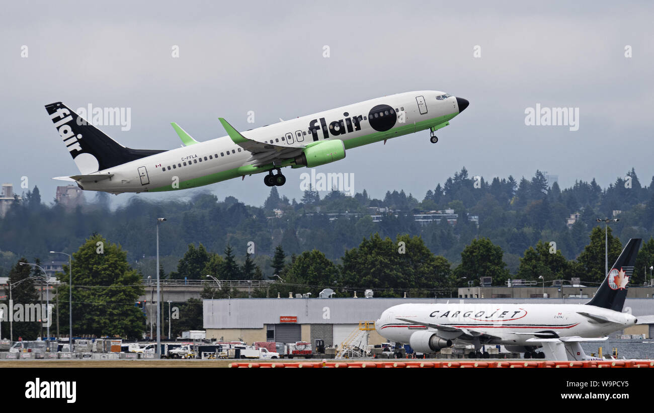 Flair airlines boeing 737 hi-res stock photography and images - Alamy