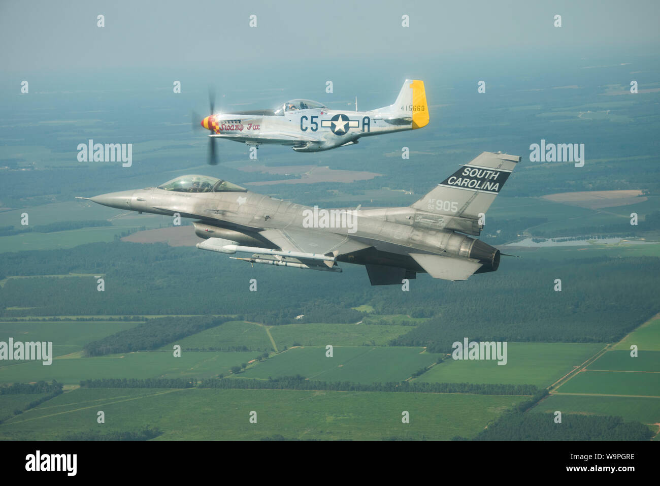 A South Carolina Air National Guard F-16 Fighting Falcon fighter jet ...