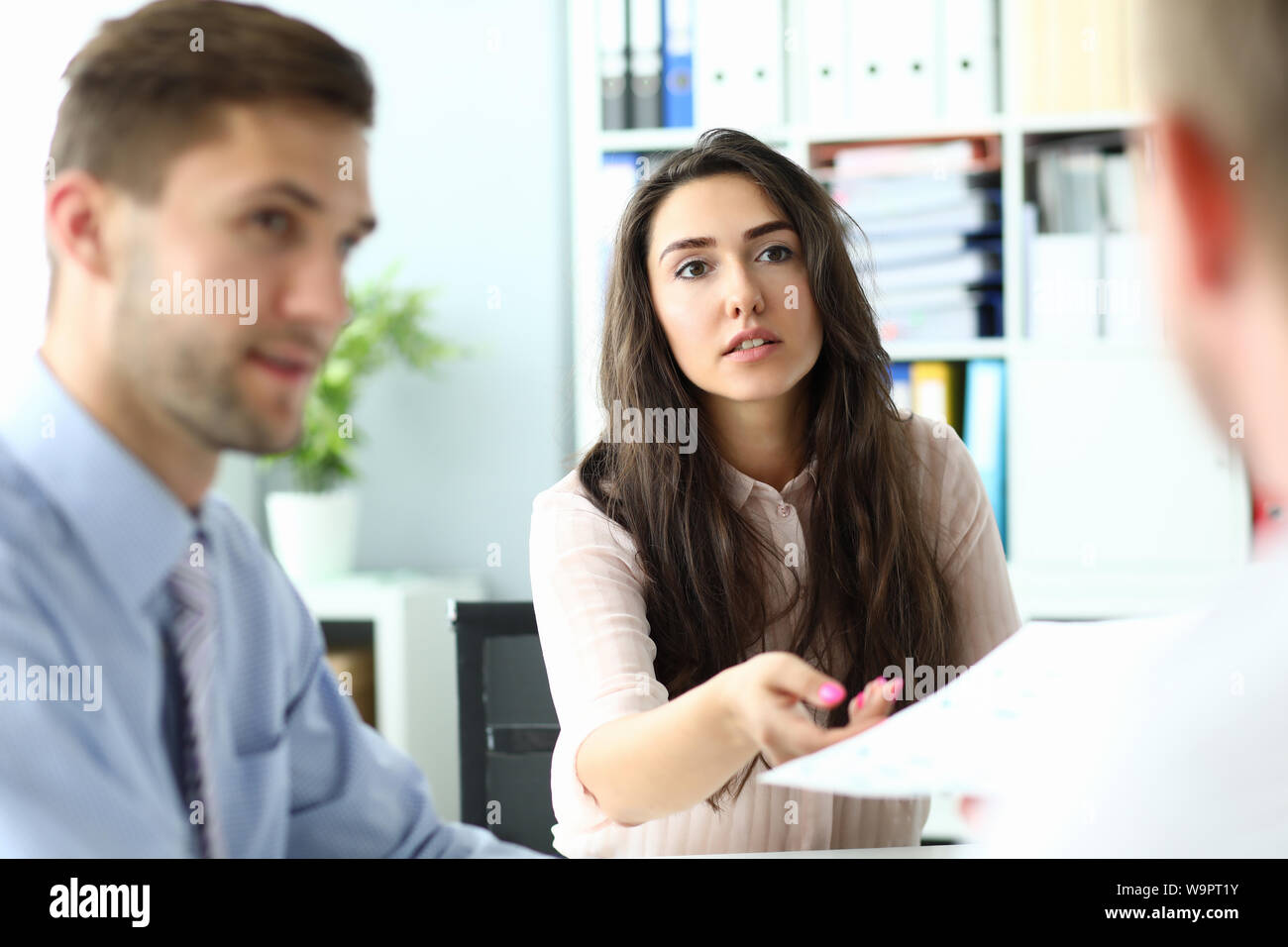 Smart people hi-res stock photography and images - Alamy