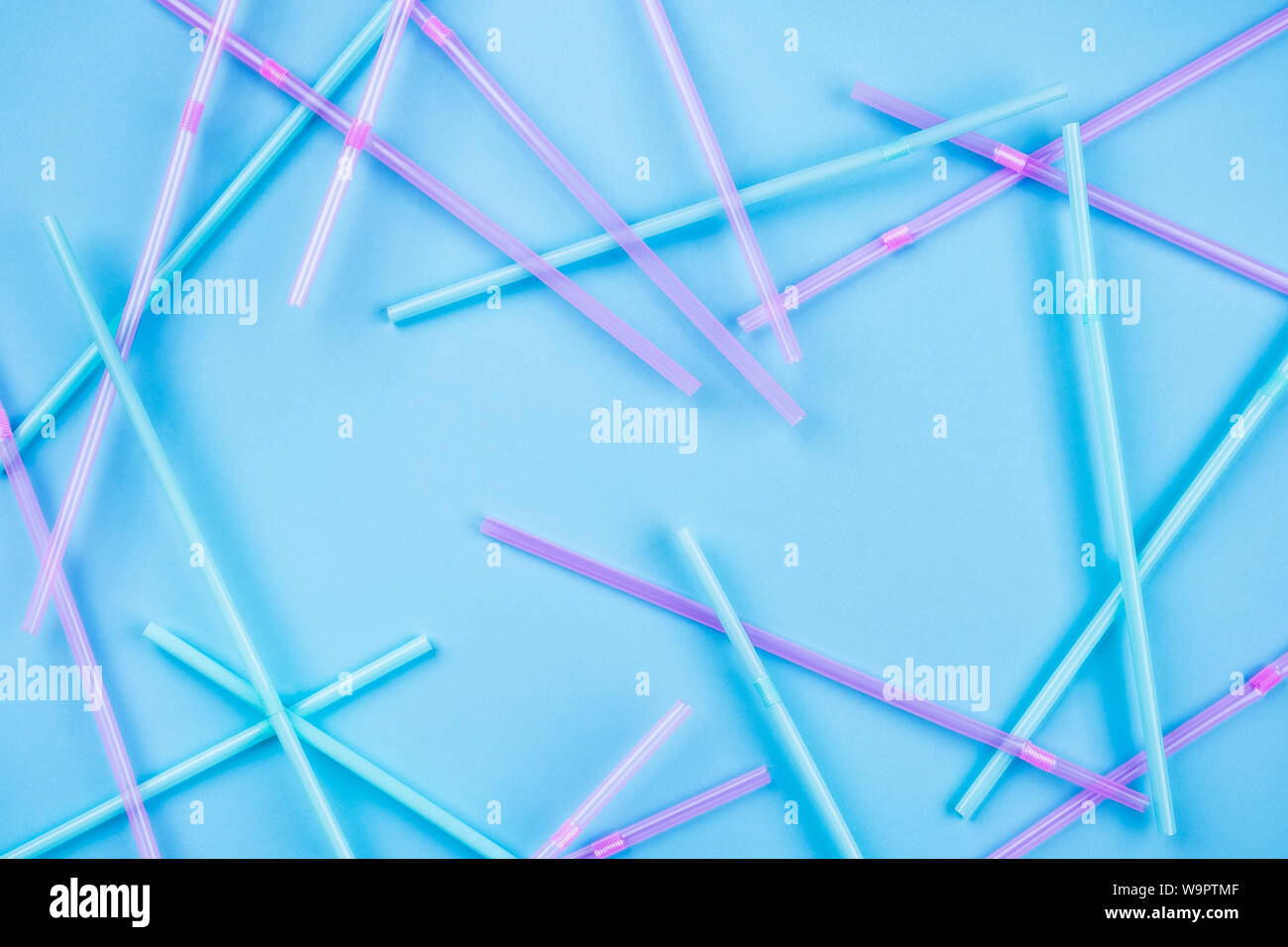 Blue background of two-toned plastic straws. Closed composition Stock ...