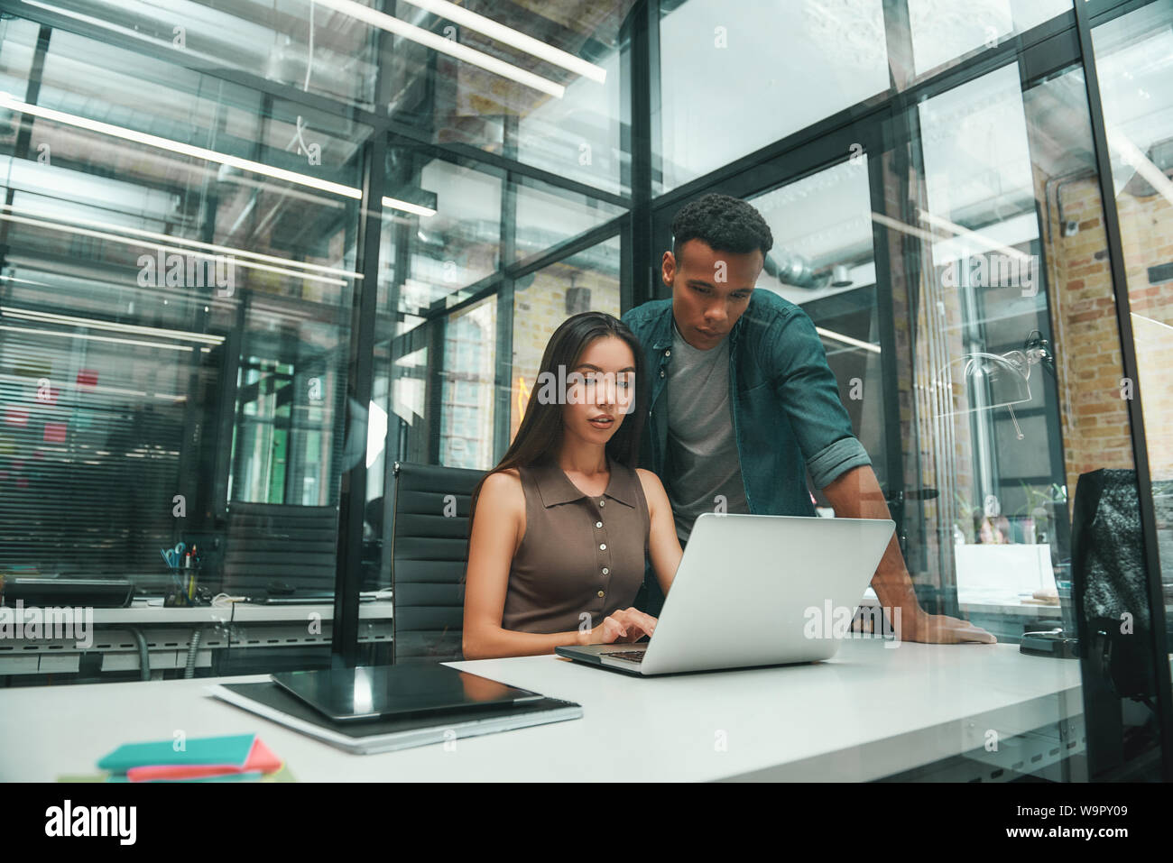 Team computer experts workplace hi-res stock photography and images - Alamy