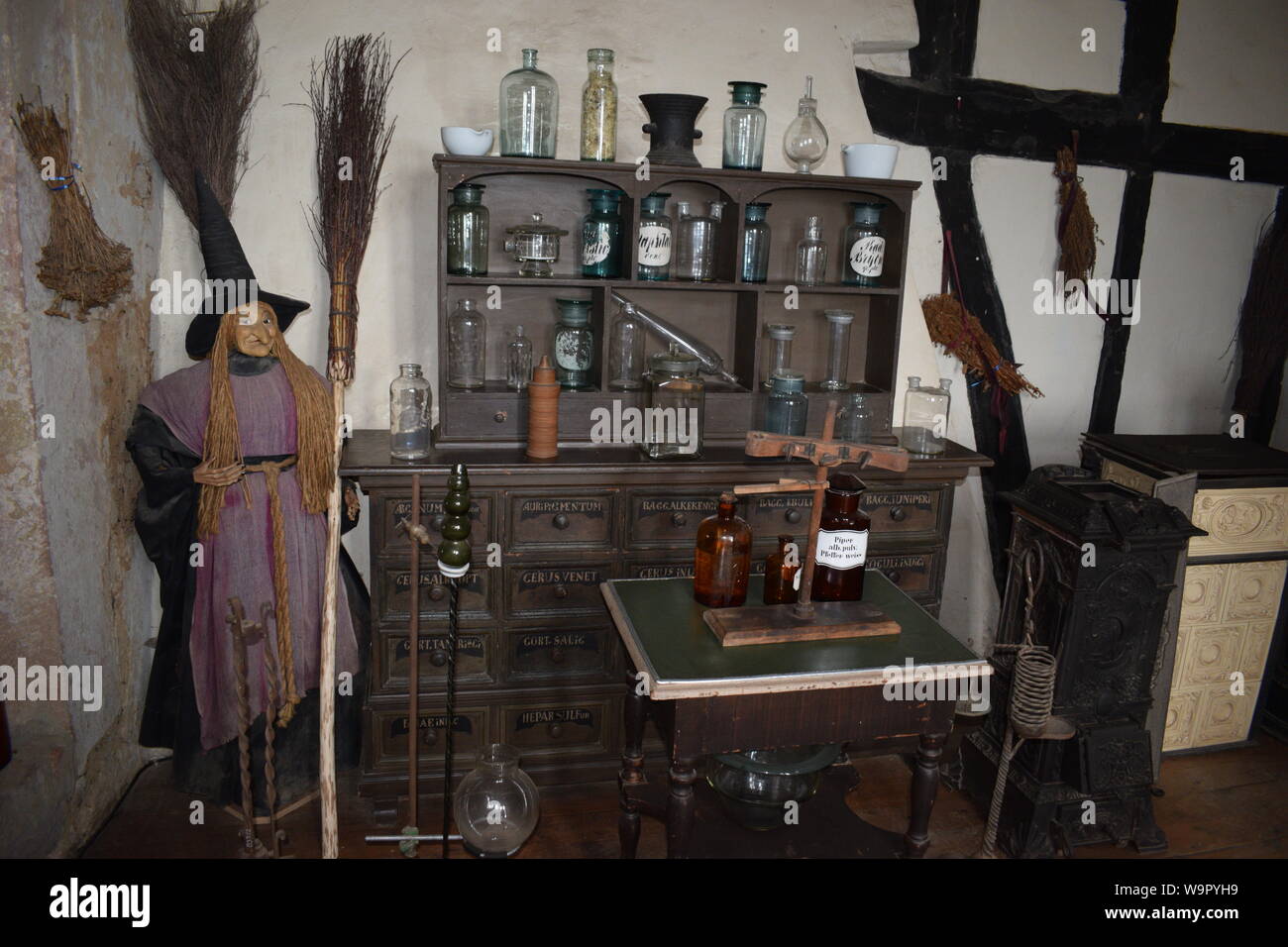 Medieval pharmacy hi-res stock photography and images - Alamy
