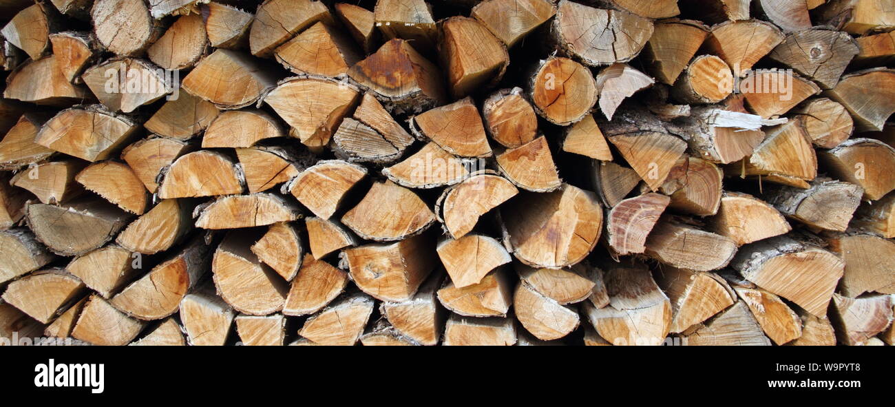 split dry firewood Stock Photo - Alamy