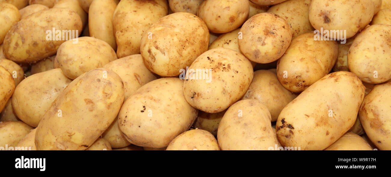 many potatoes in the supermarket Stock Photo - Alamy