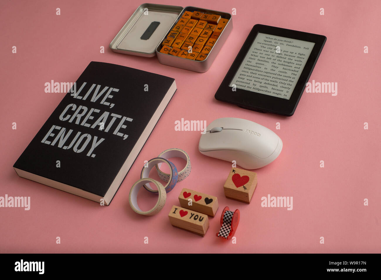 Everyday objects hi-res stock photography and images - Alamy