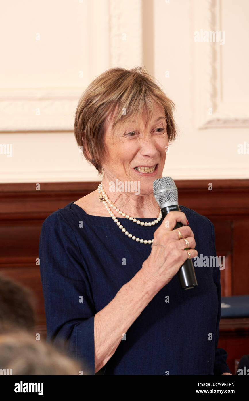 Chanel pearl necklace hi-res stock photography and images - Alamy