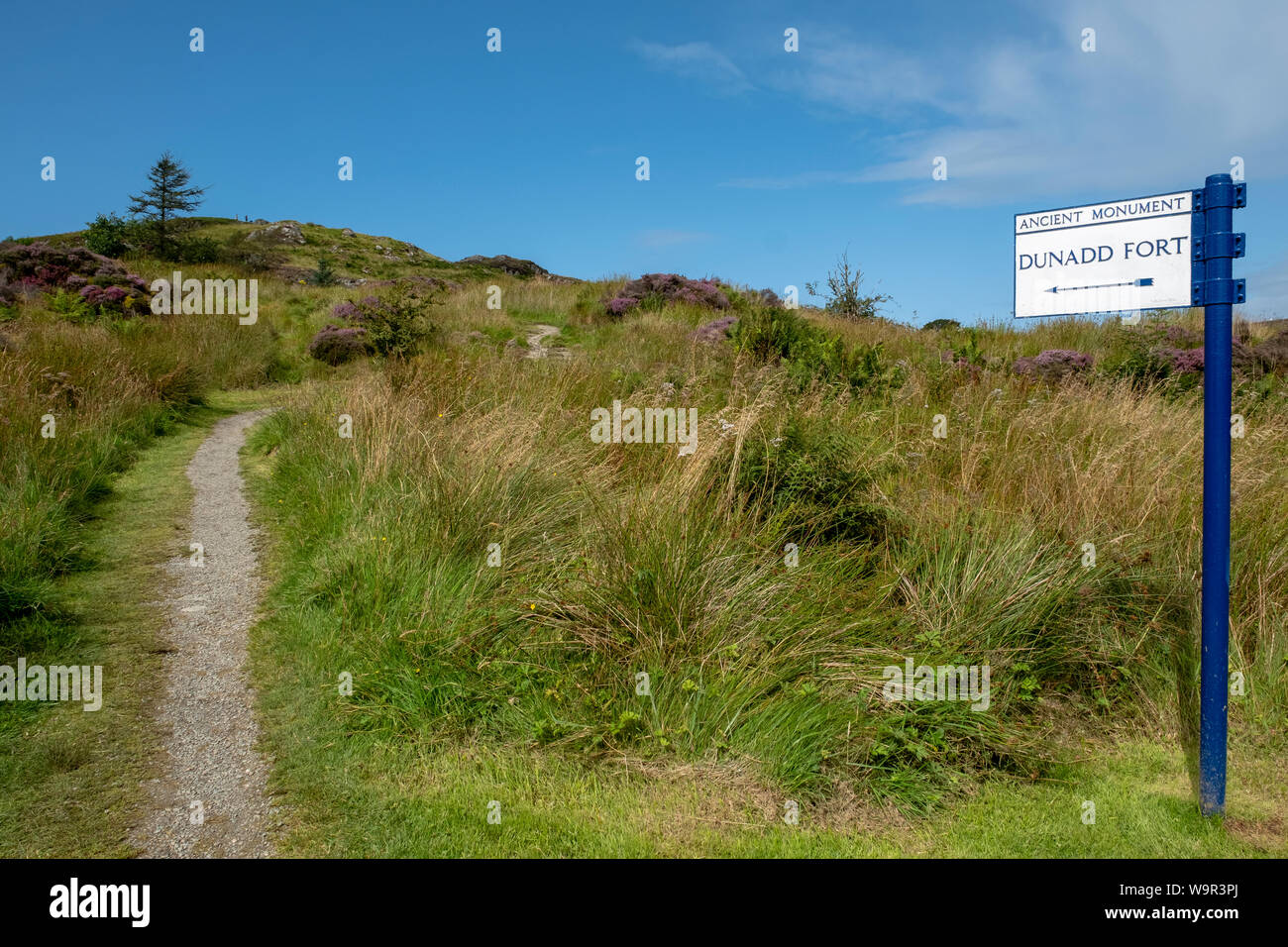 Sign pointing the way to Dunadd Fort, Kilmartin Glen, Argyll, Scotland ...