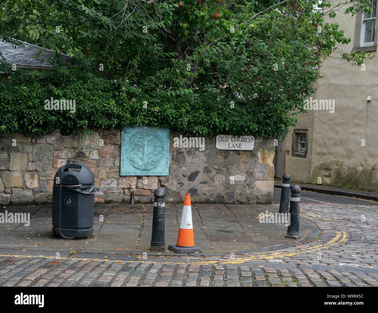 Duddingston village edinburgh hi-res stock photography and images - Alamy