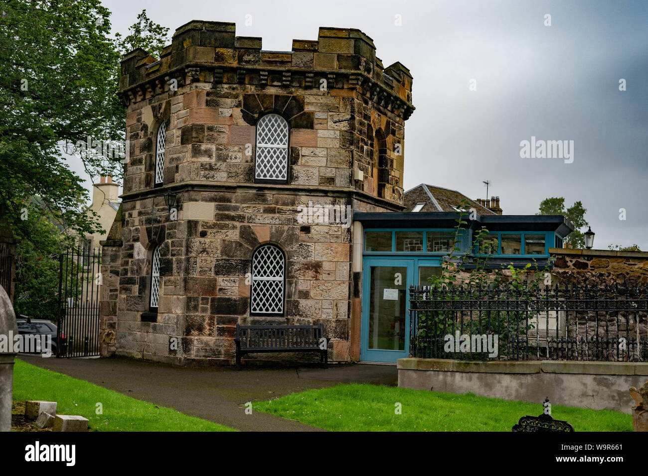 Edinburgh duddingston kirk hi-res stock photography and images - Alamy