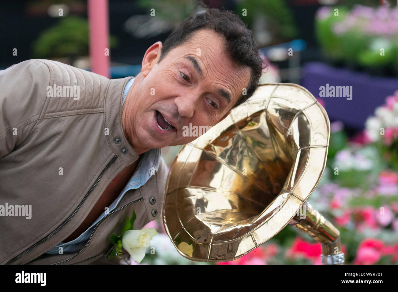 Bruno tonioli television dance judge hi-res stock photography and ...