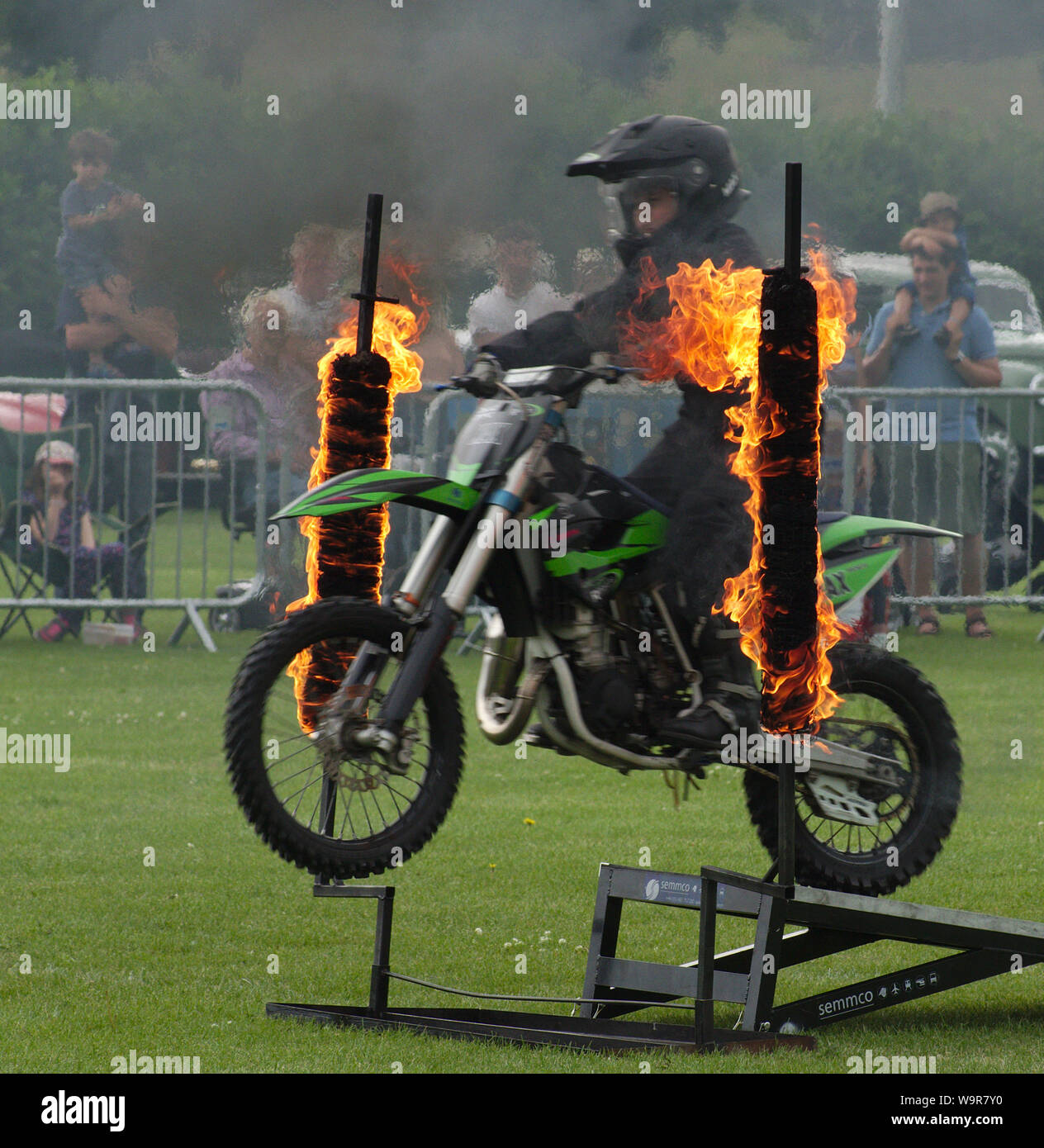 Carnival stunt hi-res stock photography and images - Alamy