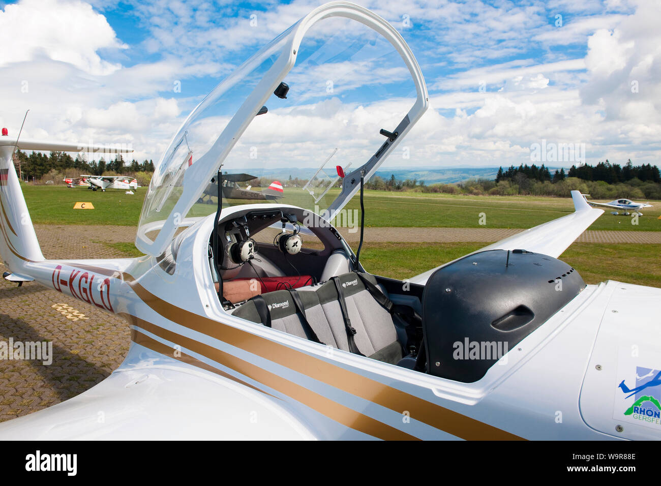 Diamond airplane super dimona hi-res stock photography and images - Alamy