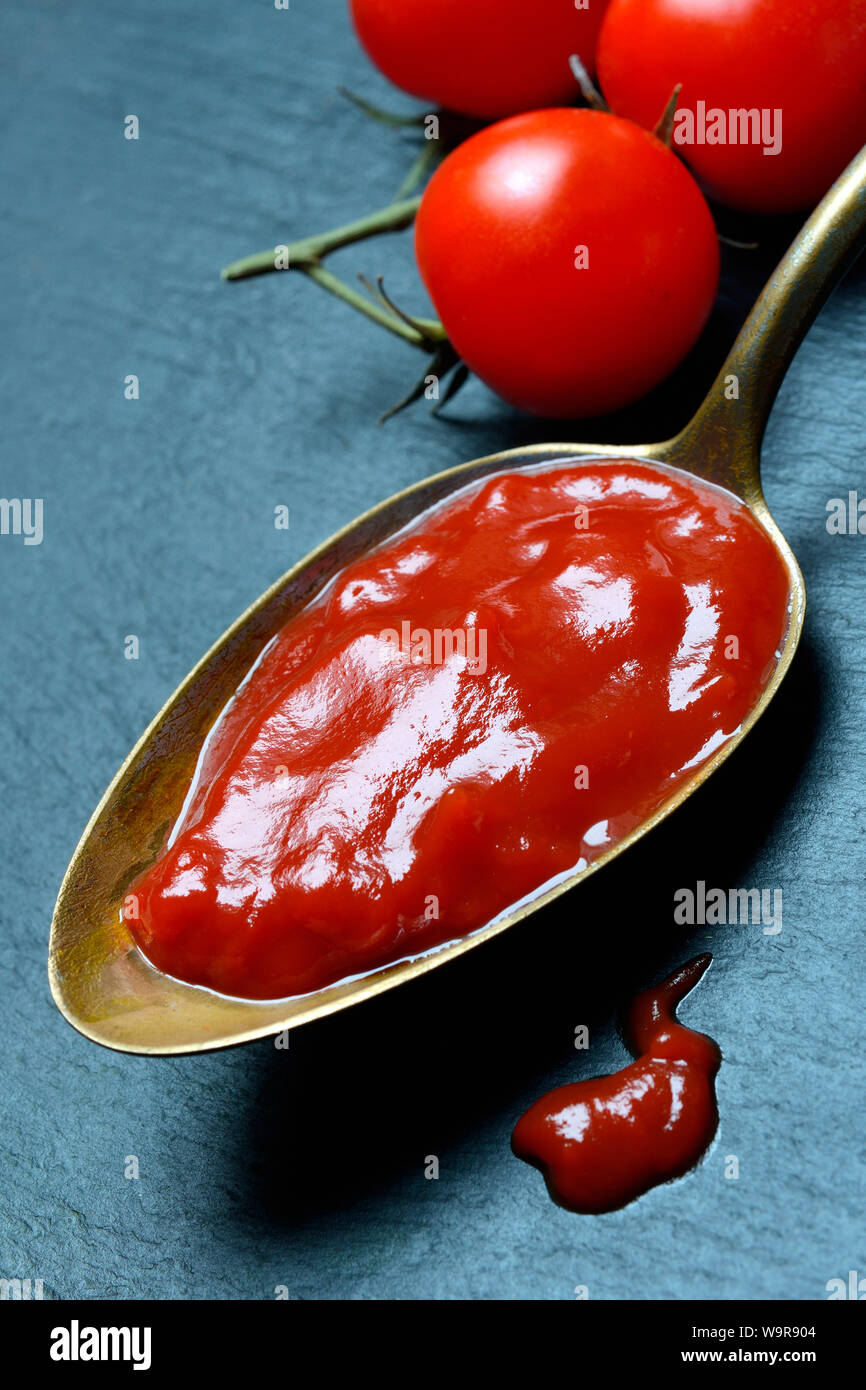 Spoon with tomato hi-res stock photography and images - Alamy