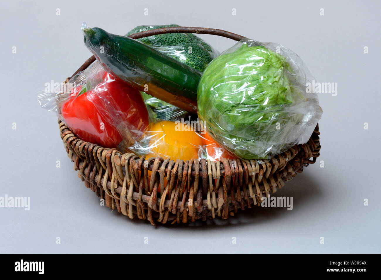 Packing in plastic bag hi-res stock photography and images - Alamy