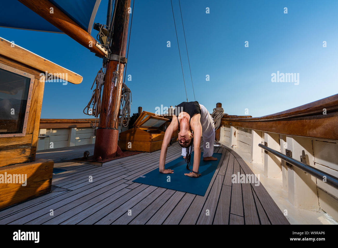 Yoga woman ship lifestyle hi-res stock photography and images - Alamy
