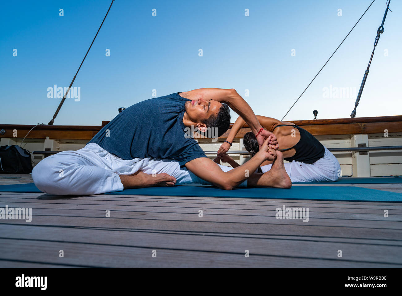 Boat pose couple yoga hi-res stock photography and images - Alamy