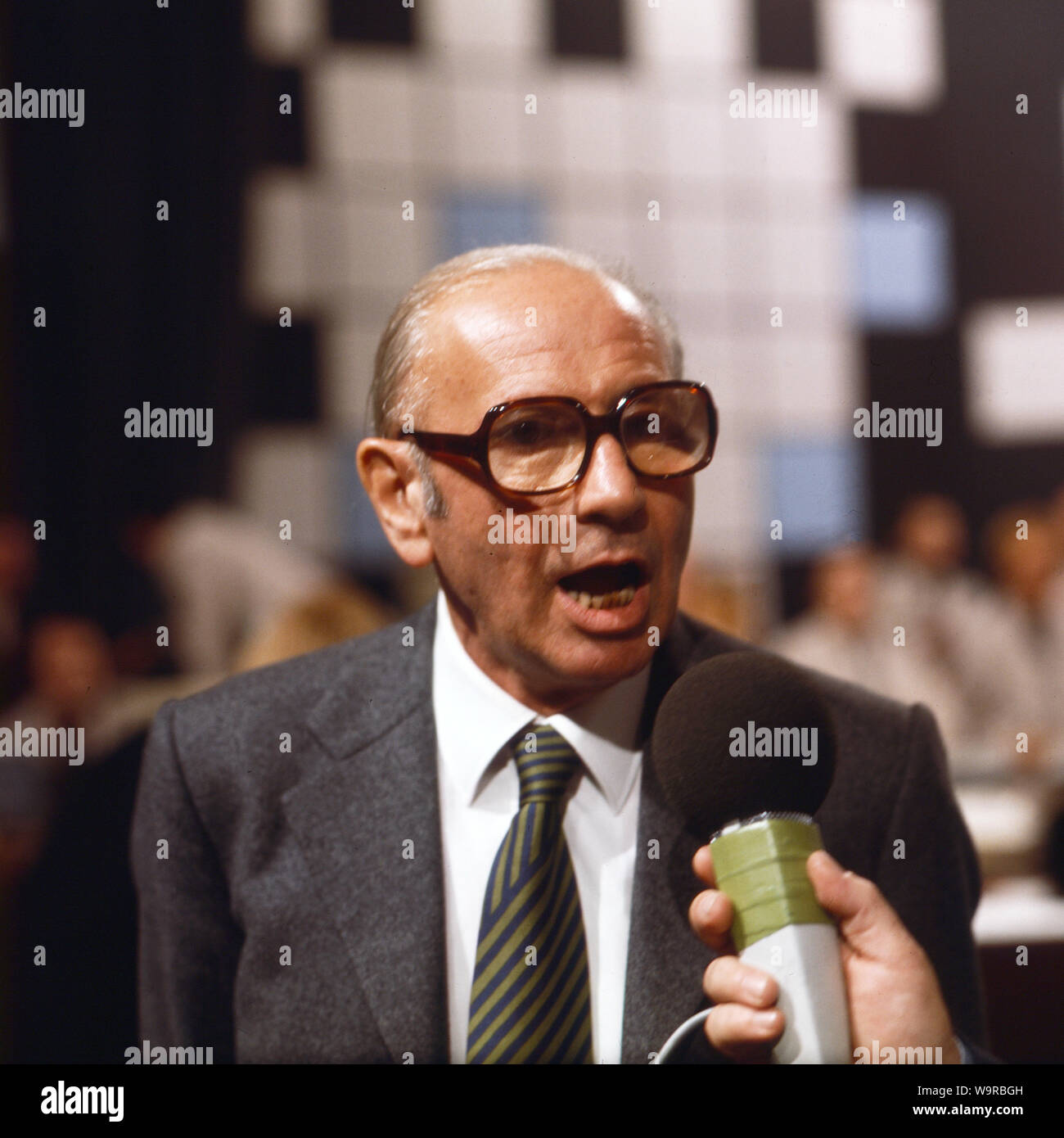 Tv interview 1970s hi-res stock photography and images - Alamy