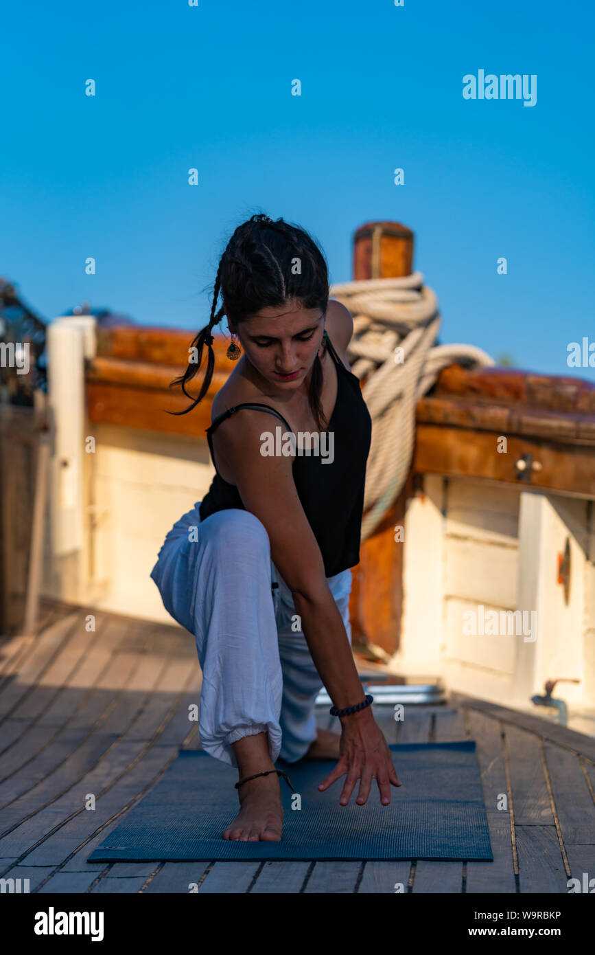 Yoga woman ship lifestyle hi-res stock photography and images - Alamy