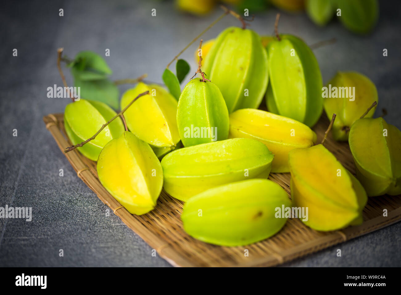 Starfruit market hi-res stock photography and images - Alamy