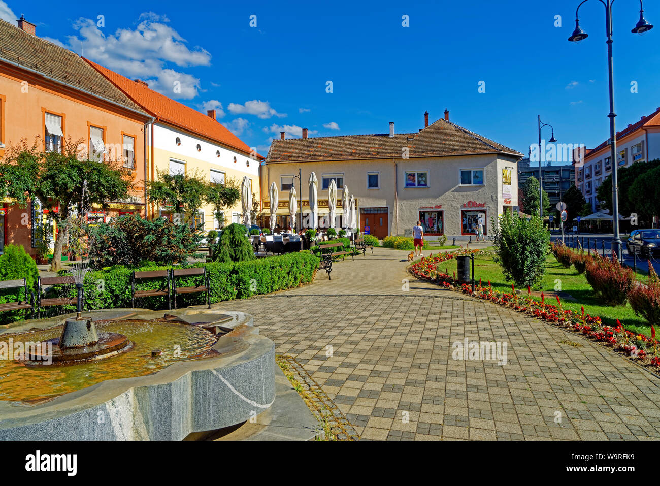 Parkanlage, Springbrunnen, Szökőkút a Széll Kálmán téren Stock Photo ...
