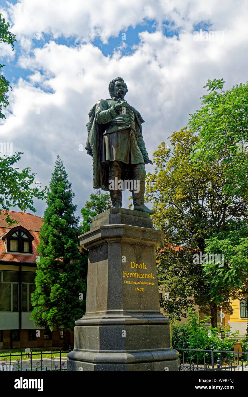 Ferenc deak monument hi-res stock photography and images - Alamy