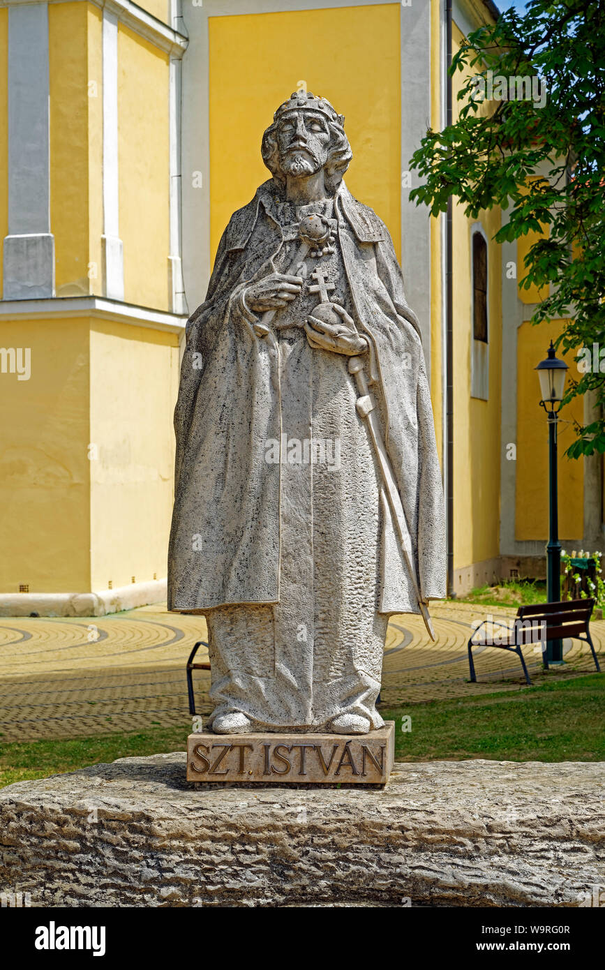 Kirche, Szent Mihály Arkangyal templom, Statue, Szant Isteván, Sankt ...