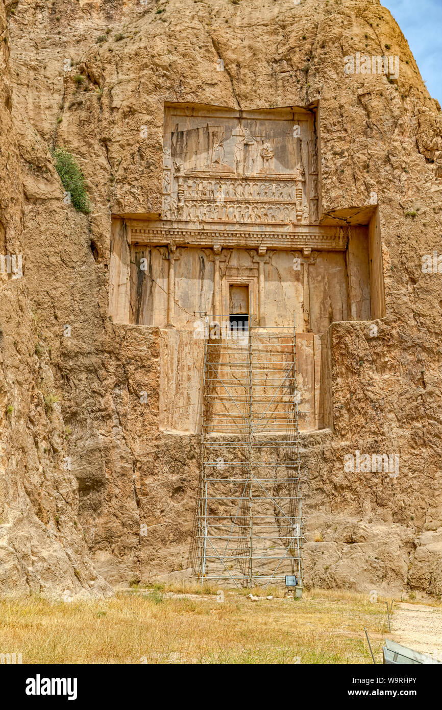Naqsh rustam ancient necropolis hi-res stock photography and images - Alamy