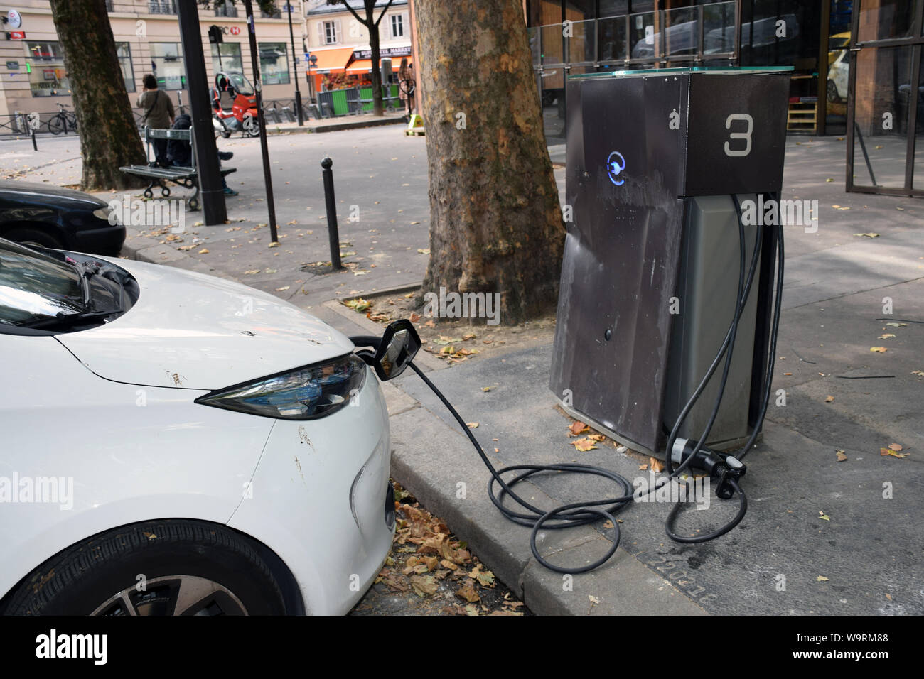 Car charging paris hi-res stock photography and images - Alamy