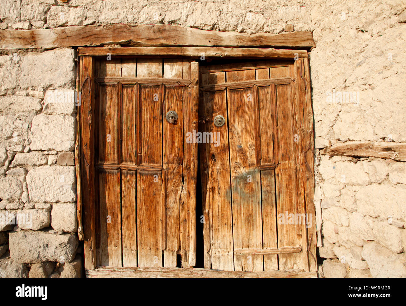 old weathered wooden door Stock Photo - Alamy