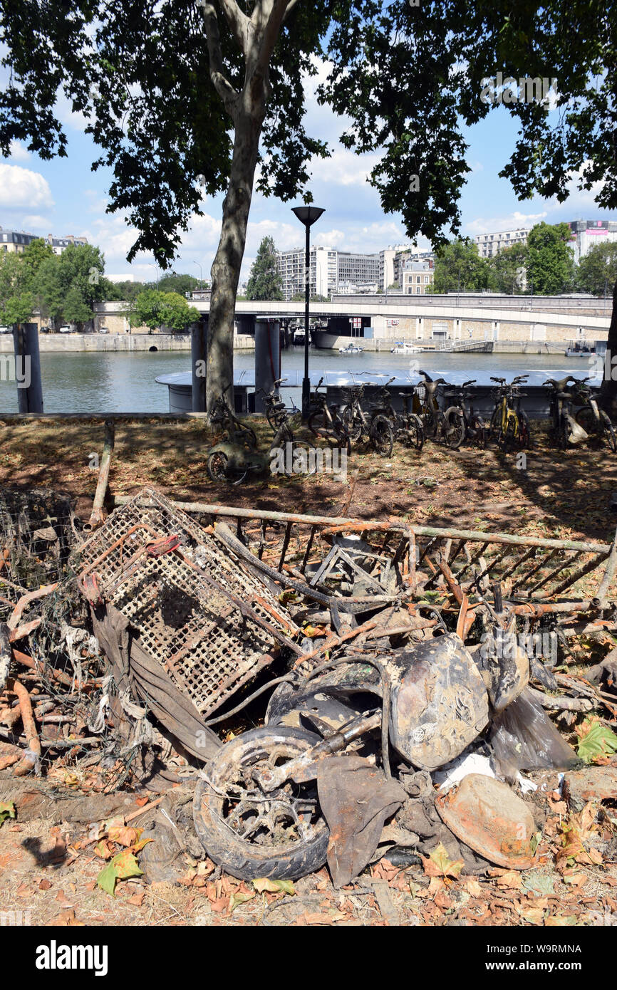 Seine pollution hi-res stock photography and images - Alamy