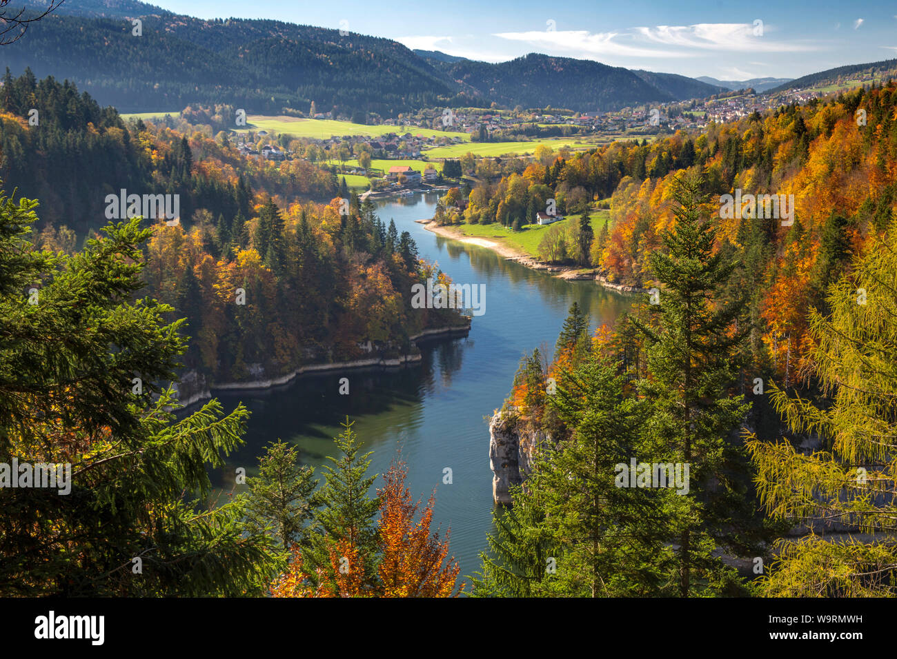 Lac des Brenets im Herbst *** Local Caption *** Stock Photo - Alamy