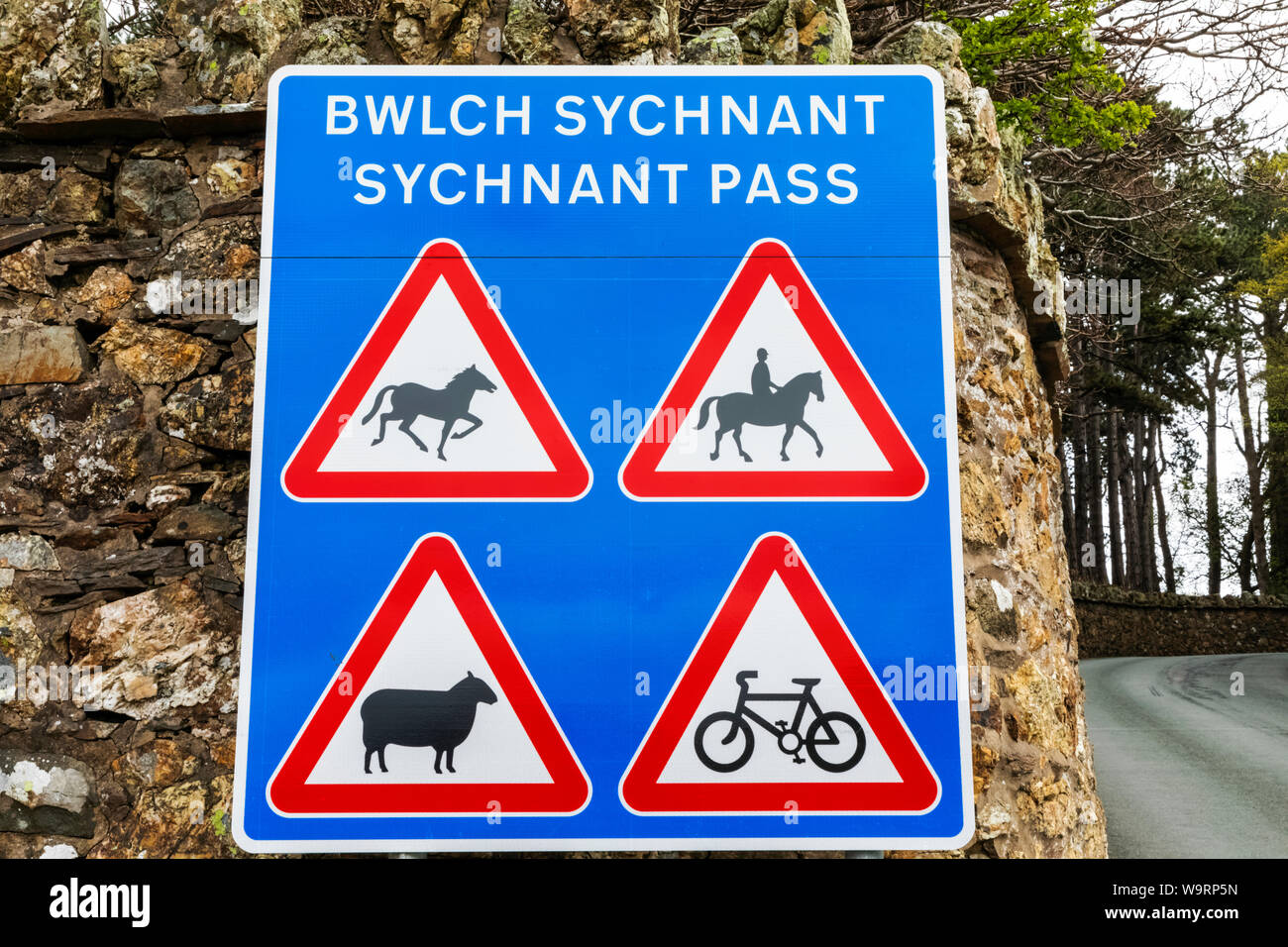 Wales, Gwynedd, Conwy, Sychnant Pass, Dual Language Road Sign, 30064114 ...