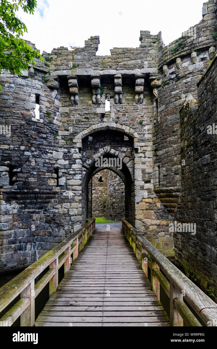Beaumaris castle entrance hi-res stock photography and images - Alamy